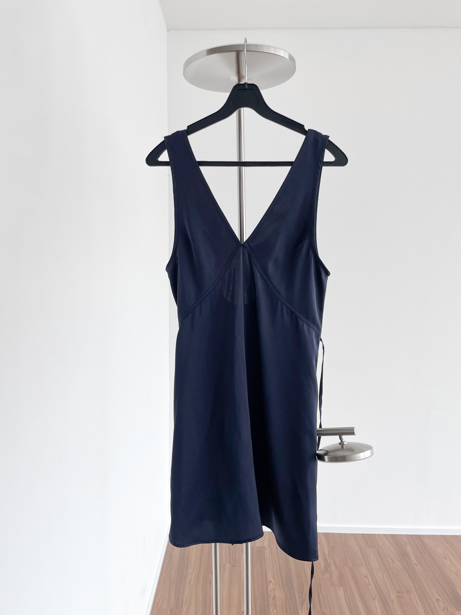 SILKY V LAYERED OPS (2COLOR)