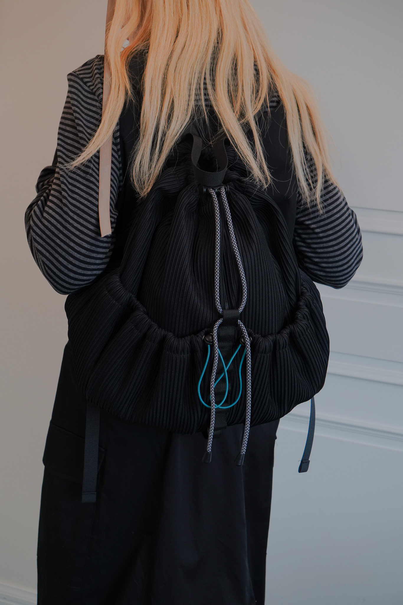 AIR MESH STRING BACKPACK - BLACK