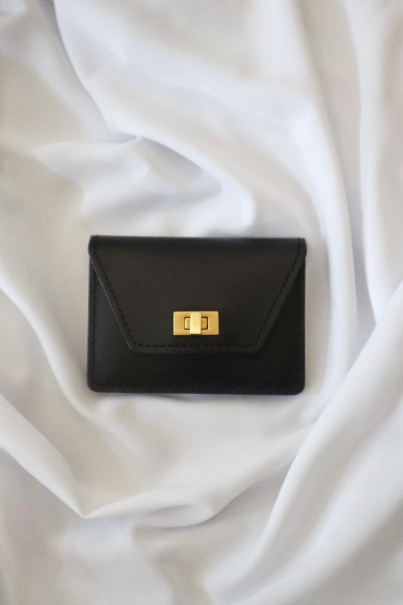 W wallet_black