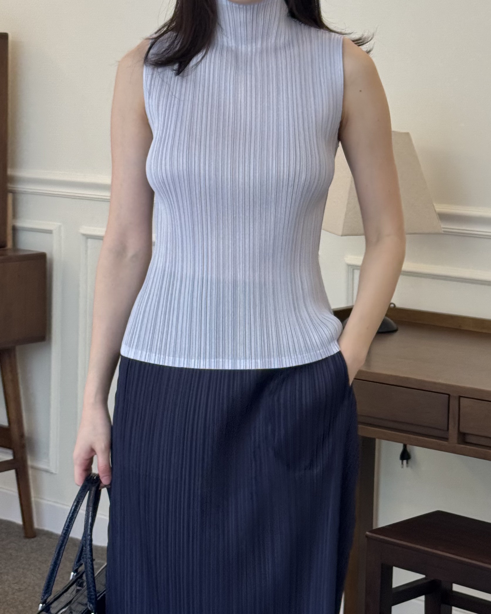 Pleats basic sleeveless - light blue