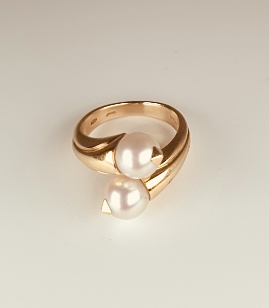 BVLGARI vintage pearl by pass ring