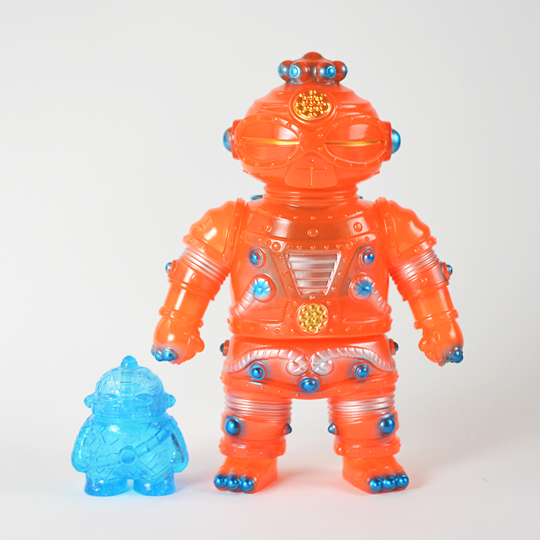 Sofubi TOMODACHI Zero machine (Kimagure Orange) + DOGUZA-jin (Clear Blue)