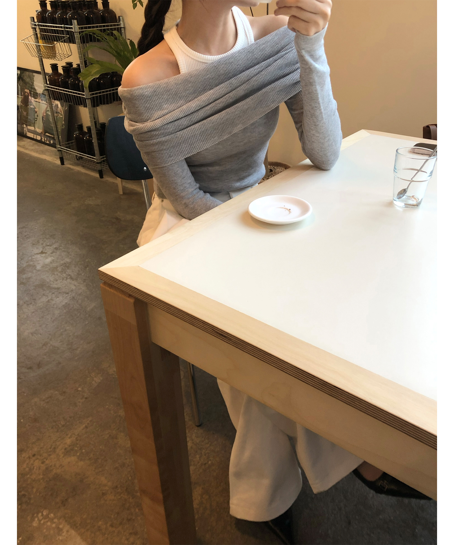 Drape off the shoulder top-4color