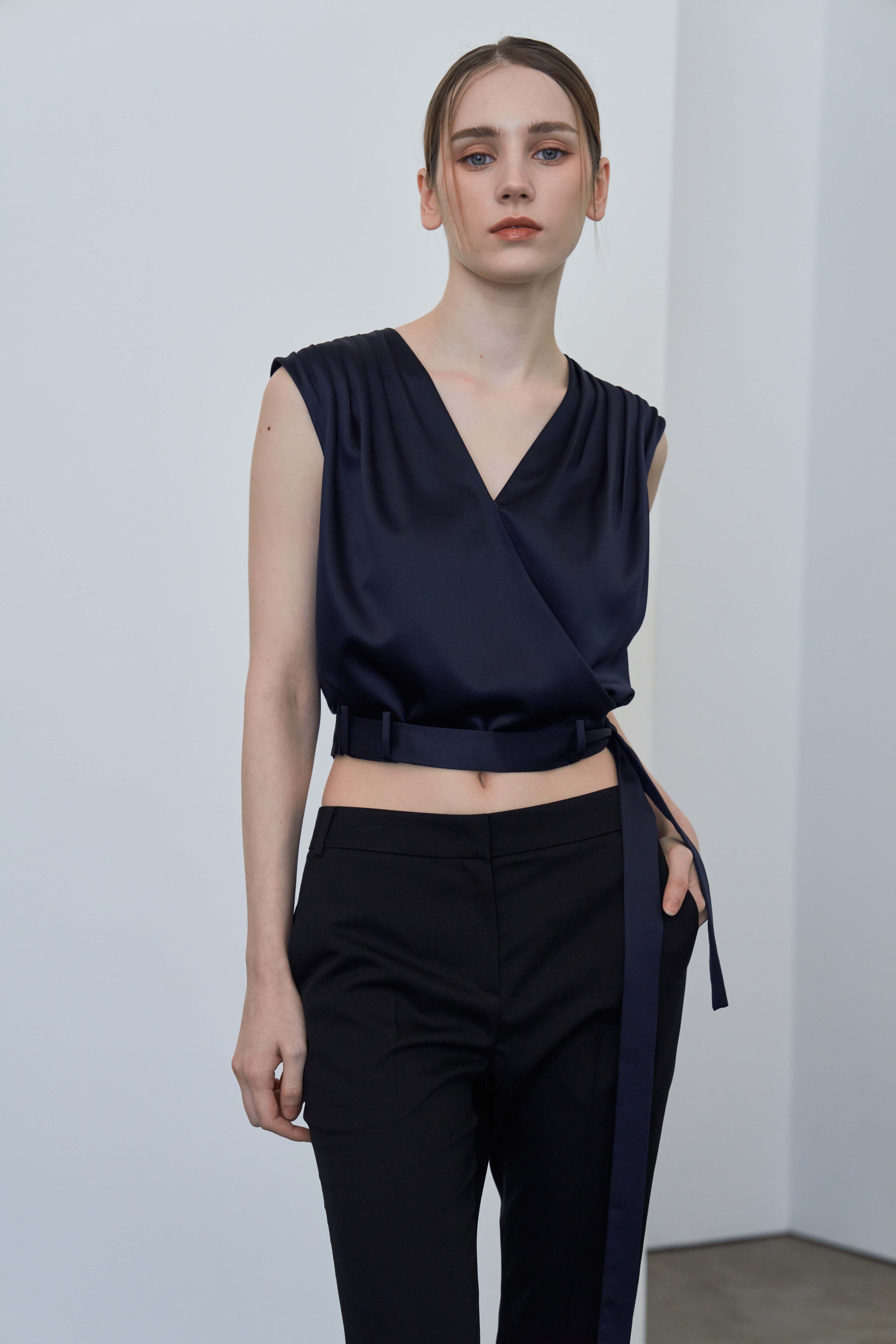 (REFURB SALE) Sleeveless tuck blouse-Indigo