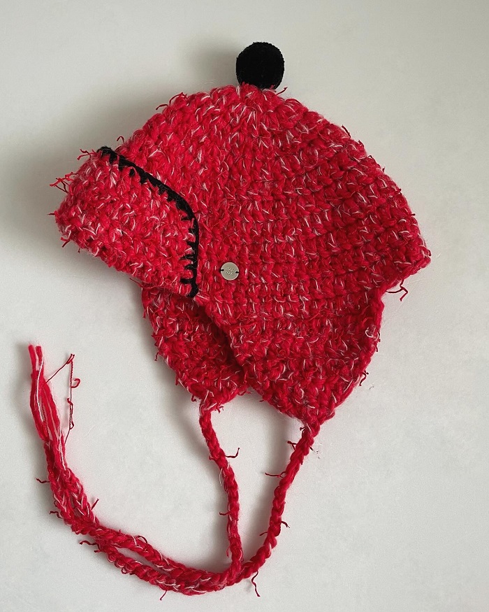 pompom red bonnet