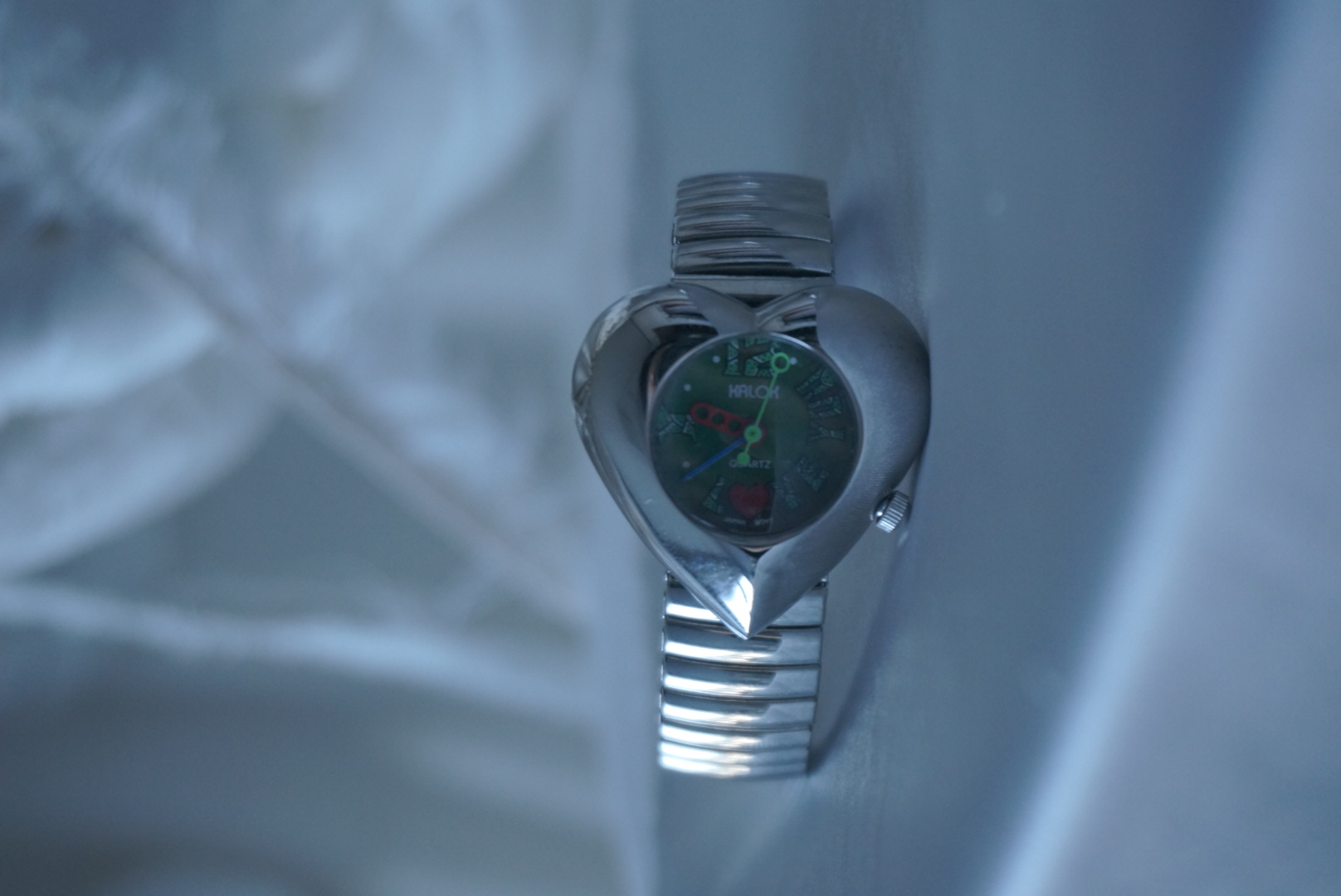 changes color temperature watch