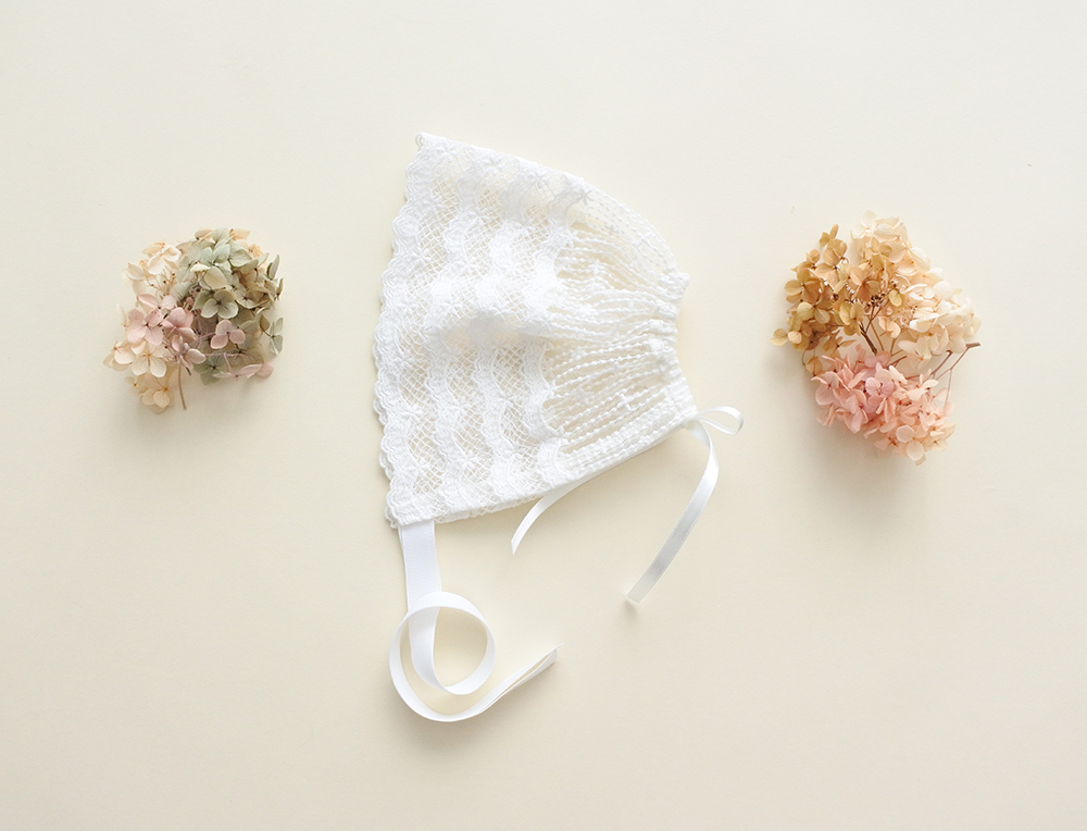 White wave bonnet