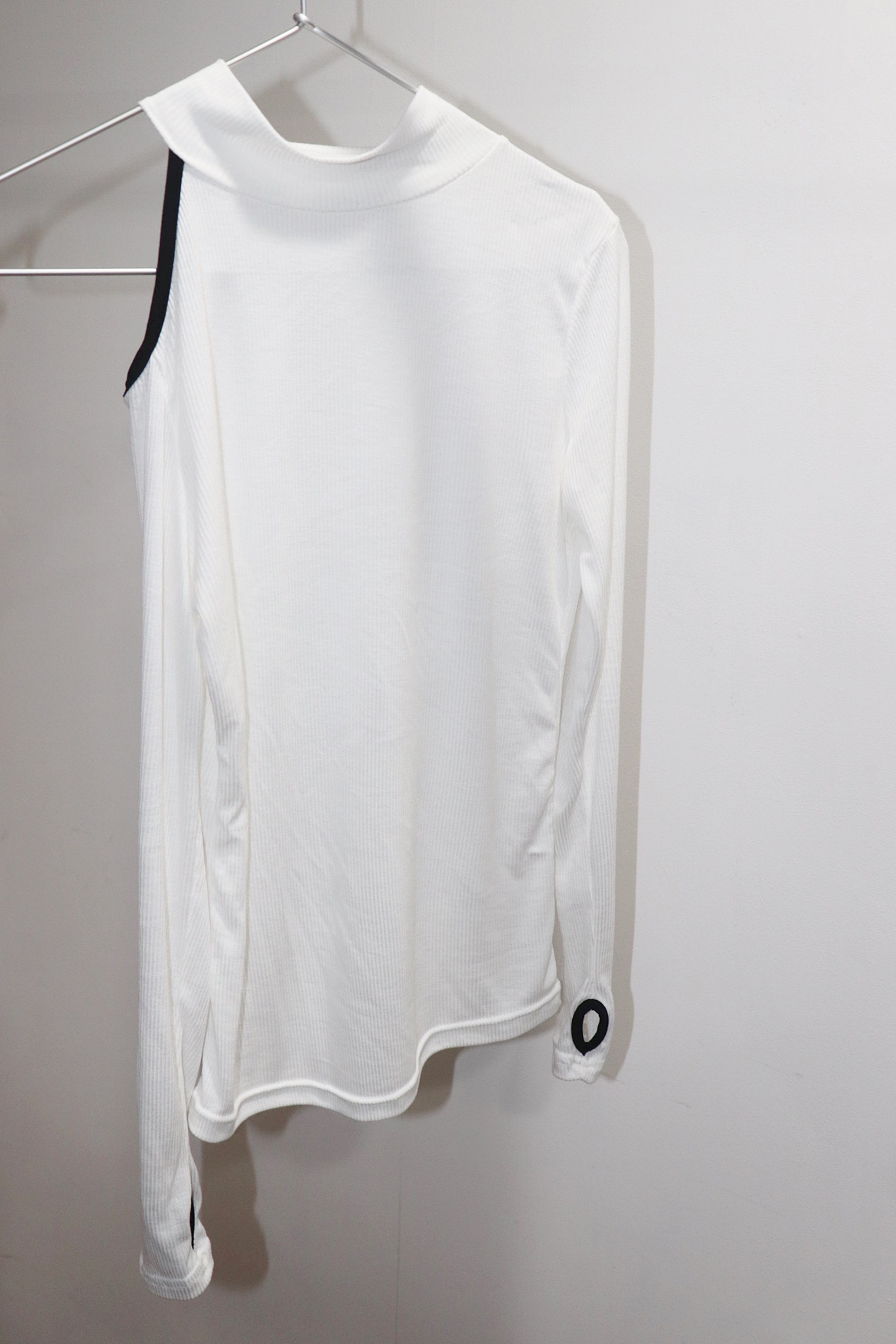 라인 하프넥 시스루티 / line half neck T