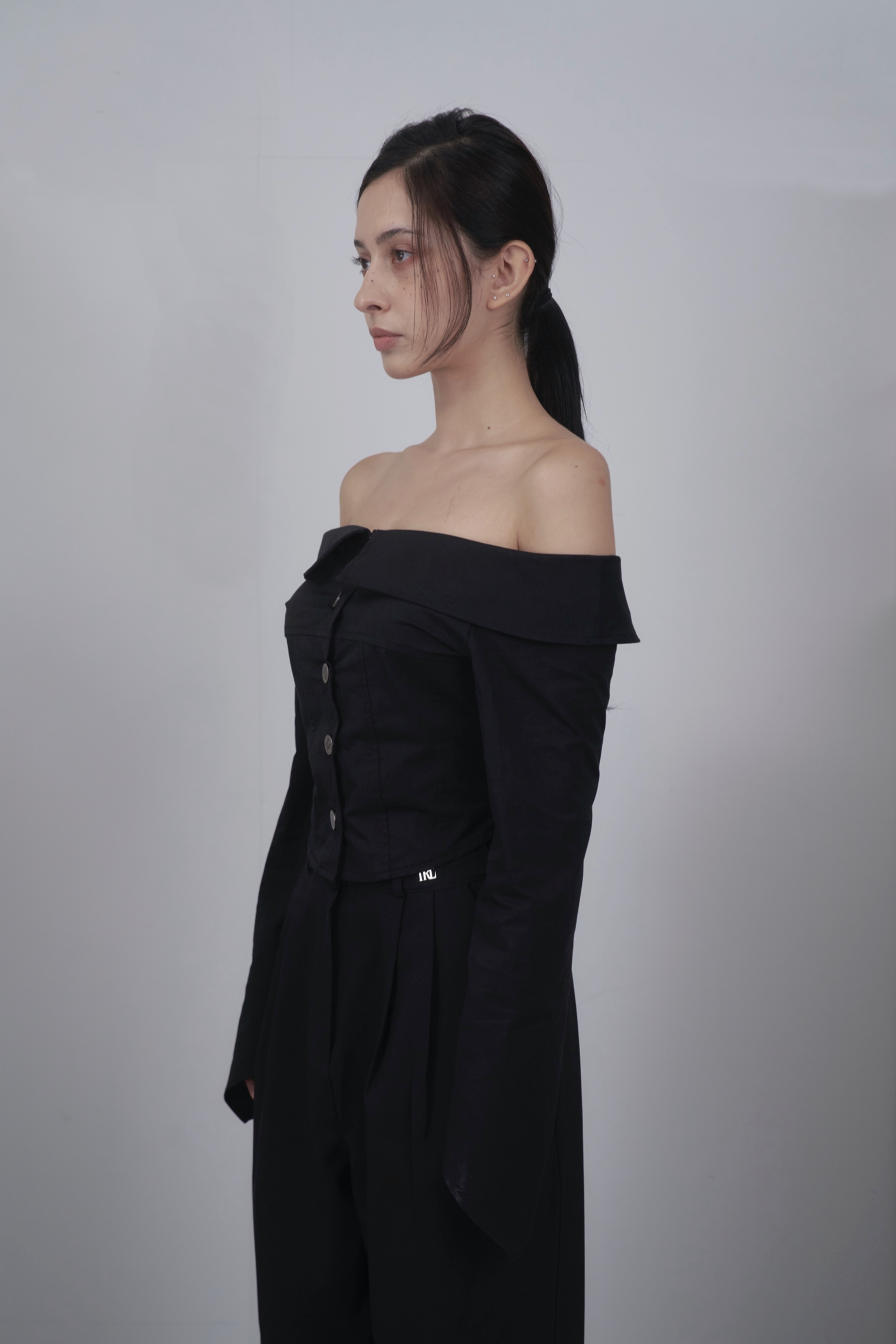michael offshoulder jacket blouse black / 미카엘 오프숄더 자켓블라우스 블랙