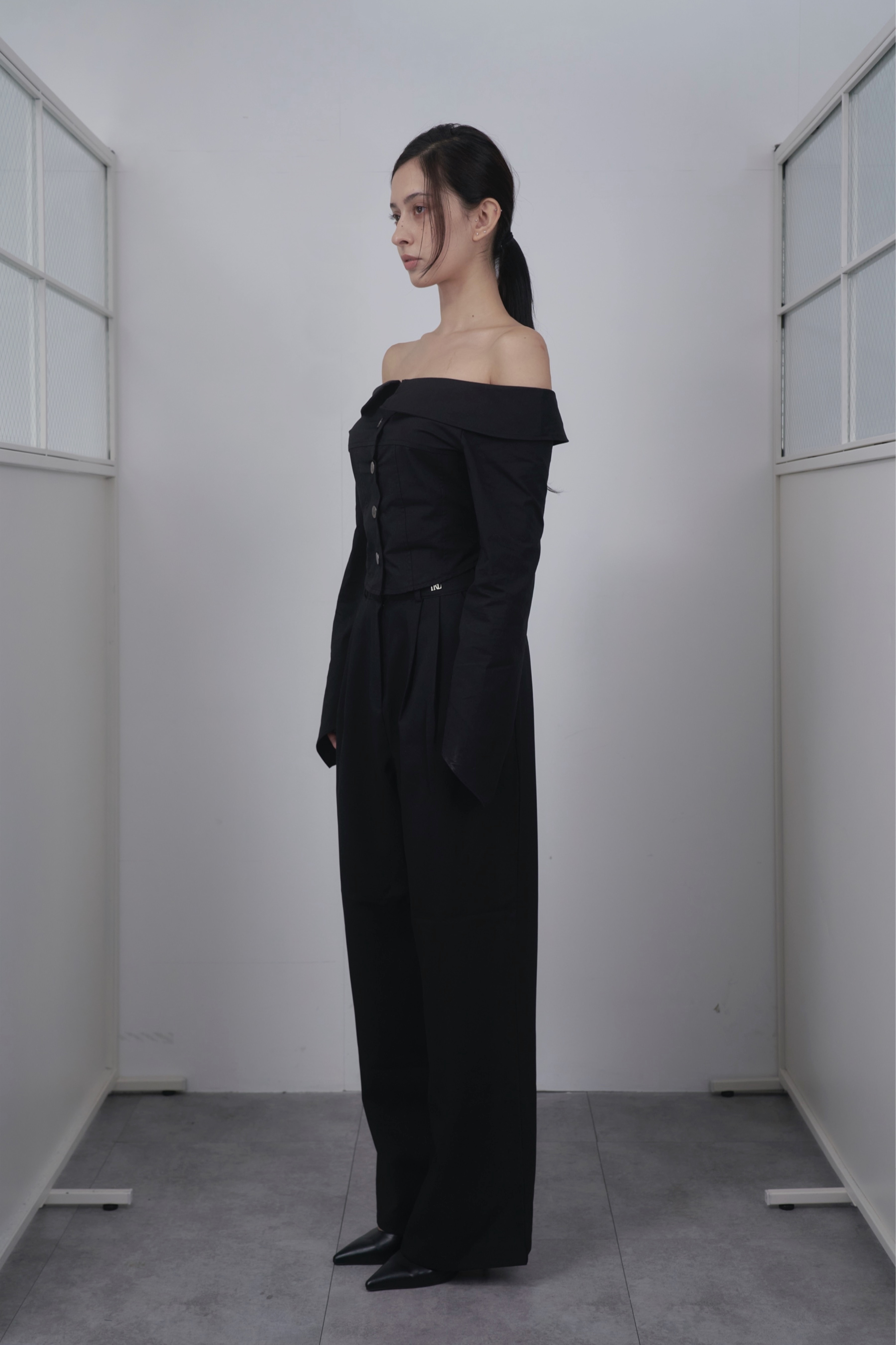 michael offshoulder jacket blouse black / 미카엘 오프숄더 자켓블라우스 블랙